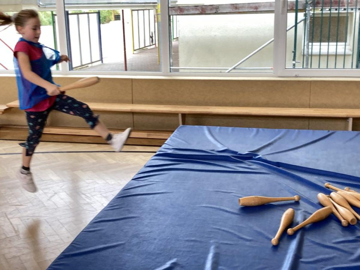Sportspiele in der Grundschule (3): „Hol die Keule“ | Grundschule aktuell