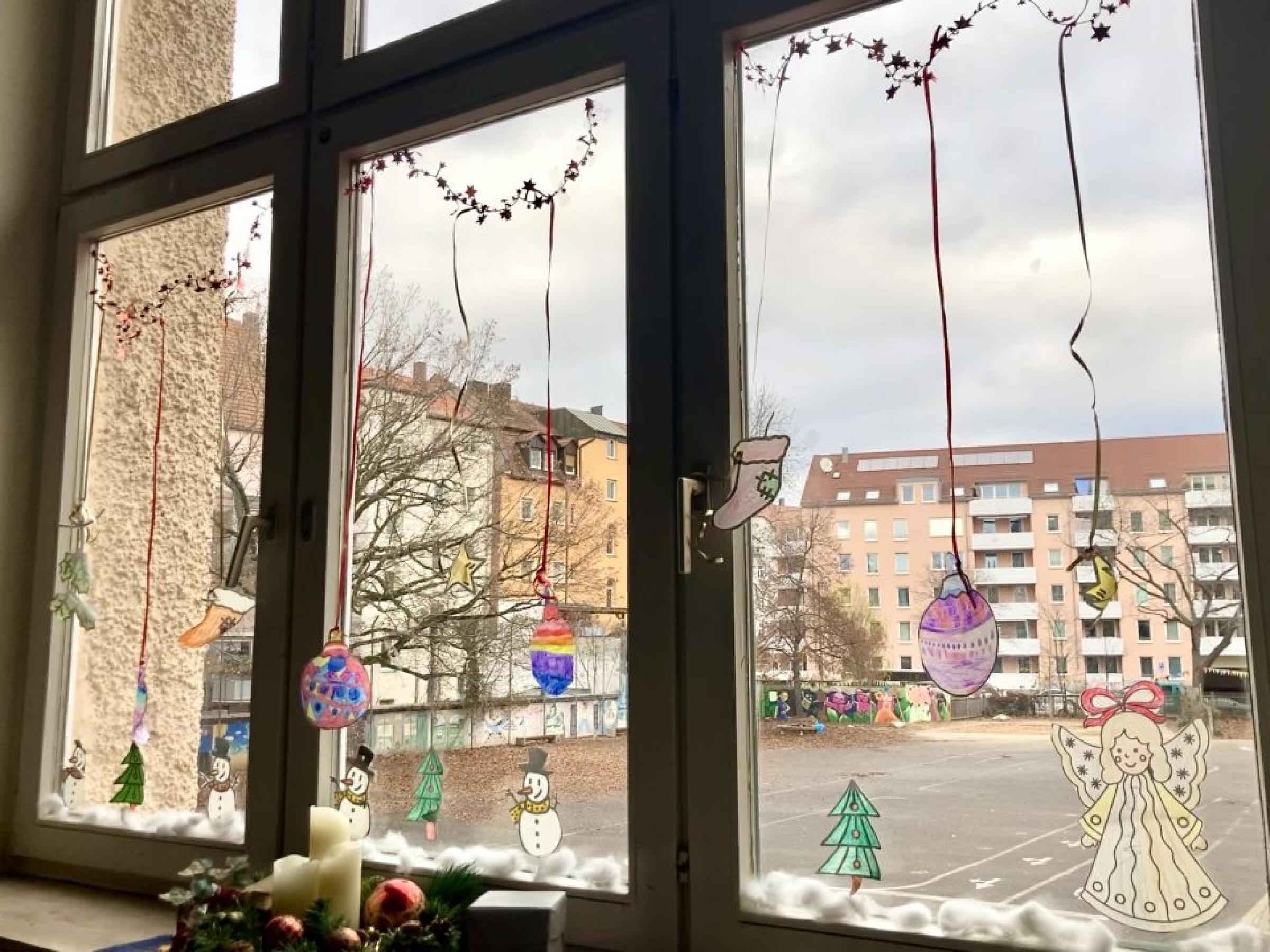 Leuchtende Fensterbilder durch den Öl-Trick in der Vorweihnachtszeit ...